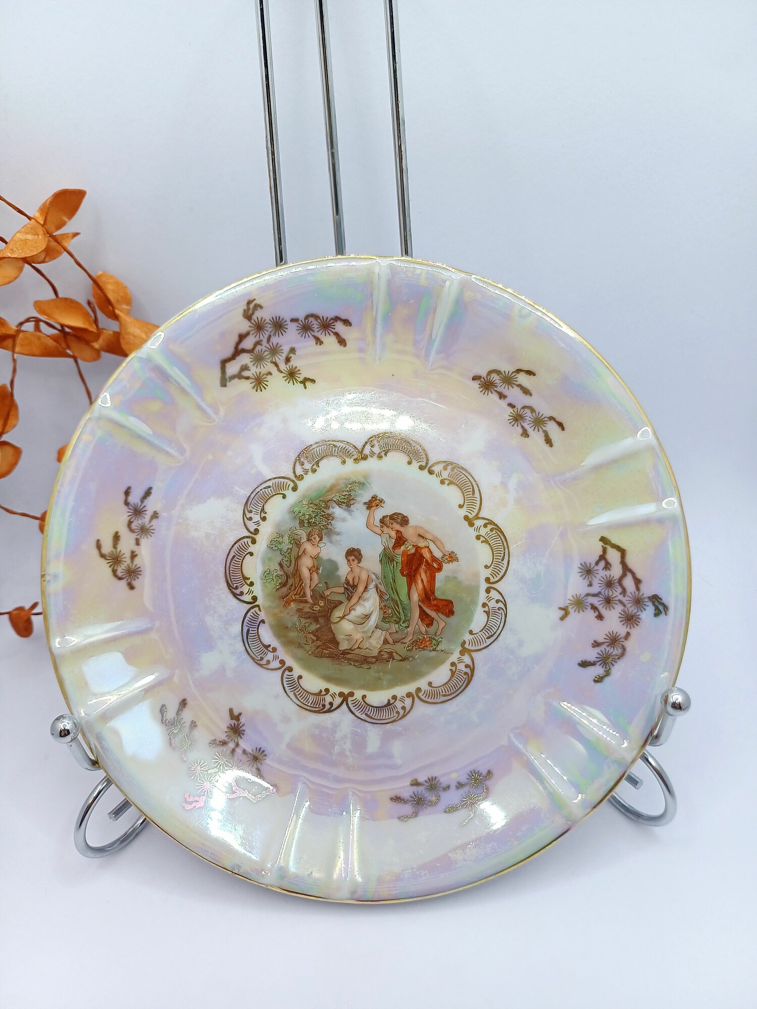 Тарелка плоская Мадонна винтажная, Фарфор, люстр, перламутр, золочение, мануфактура Oscar Schlegelmilch Германия