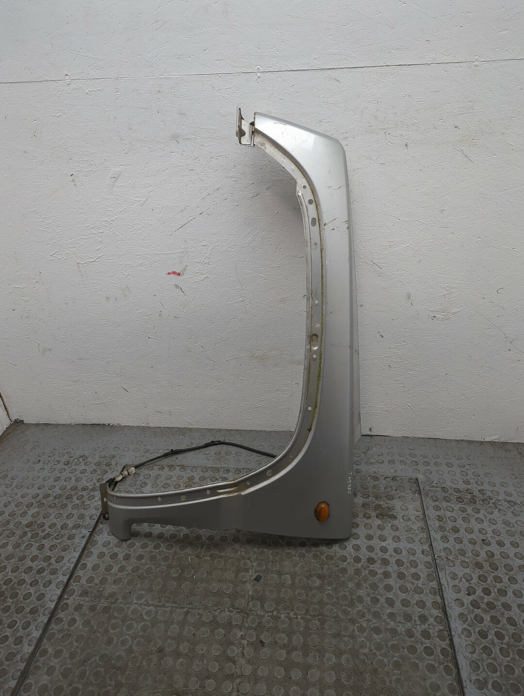 Крыло левое переднее Jeep Liberty Б/У