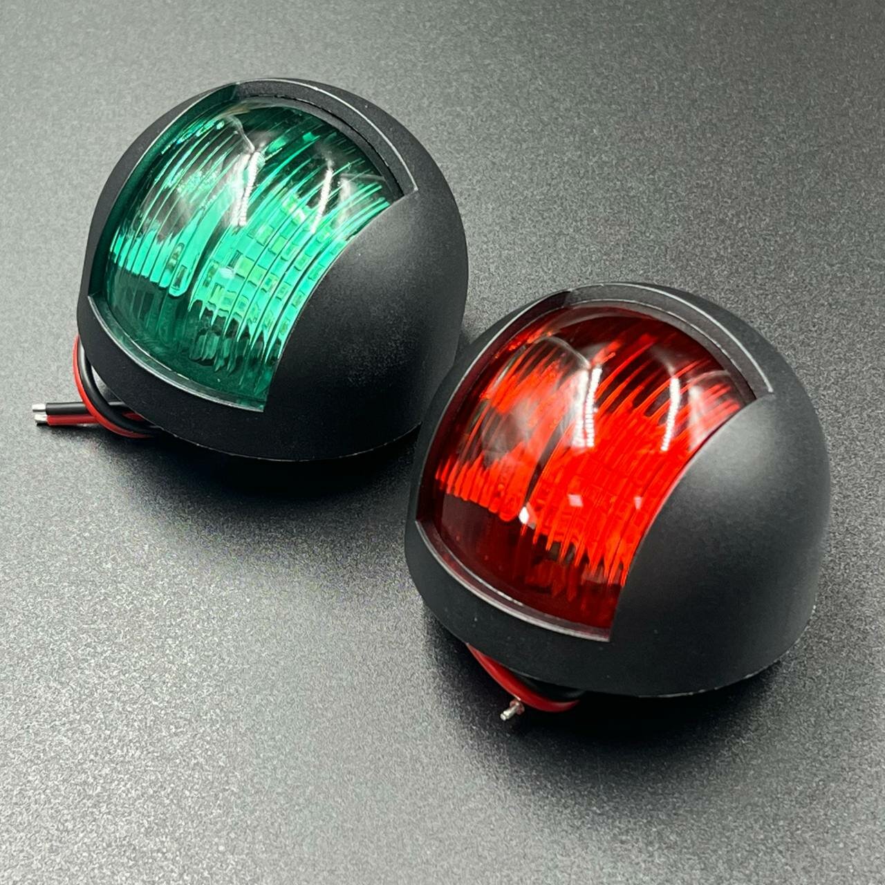 Огни ходовые LED (красный, зеленый) (Производитель Sunfine )