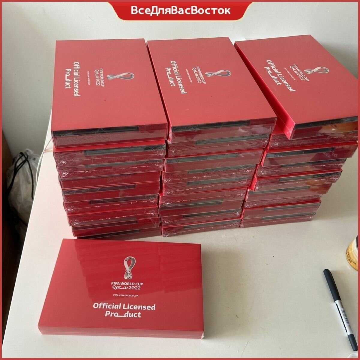 Футбольные памятные монеты ЧМ 2022 в подарочной упаковке с сертификатом подлинности и автографом коллекционное издание, набор из 8 монет