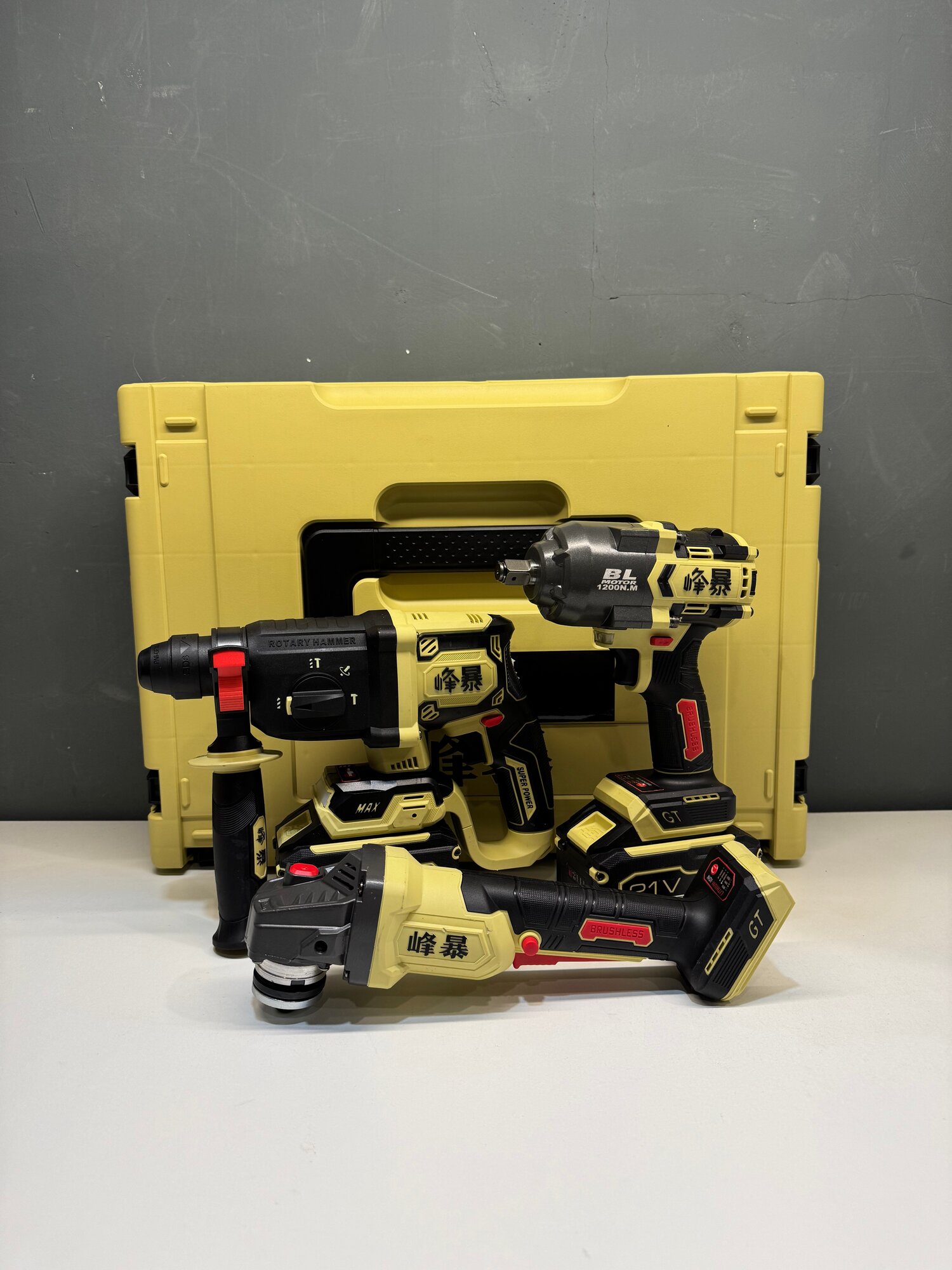 Набор инструментов Feng Bao 3 в 1, перфоратор 05-24Max, Ушм 5230, гайковерт 1280, два АКБ по 6 Ач, зу, кейс.