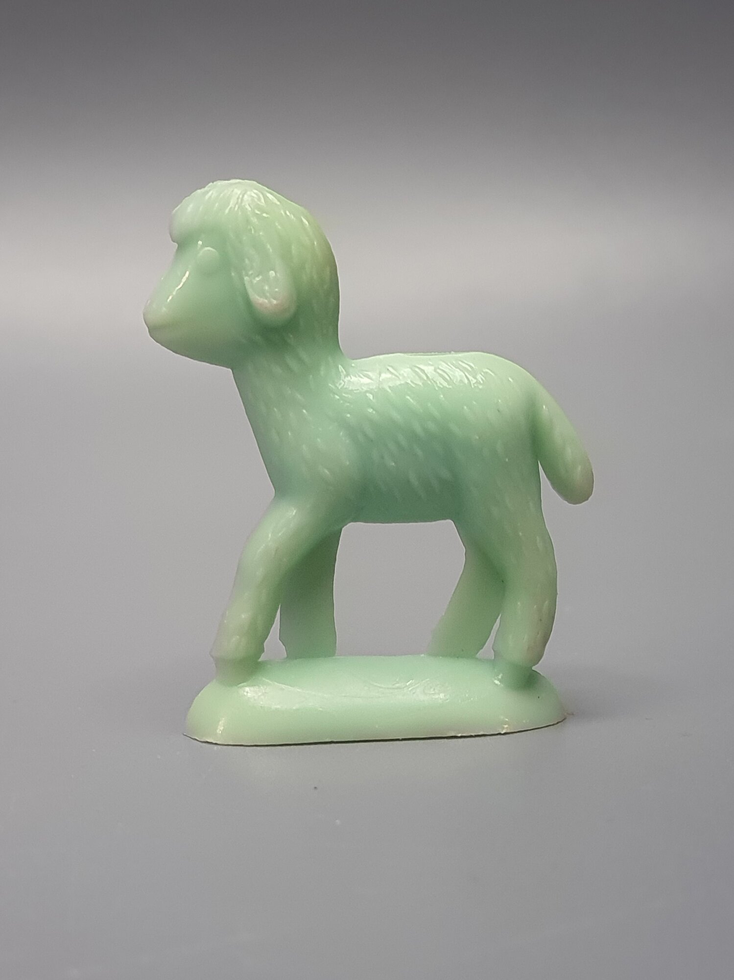 Фигурка винтажная пластмассовая Ягненок, СССР 70-80е.