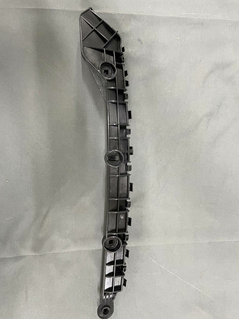 Кронштейн бампера Mitsubishi LWMB131013R
