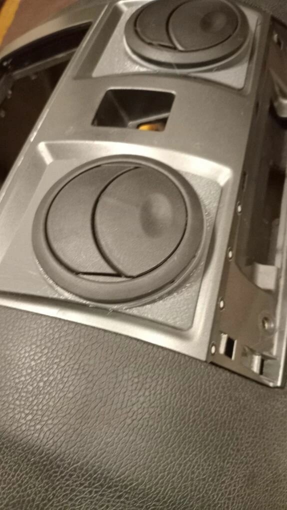 УАЗ Патриот 2012-2014 дефлектор центральный 1 шт.