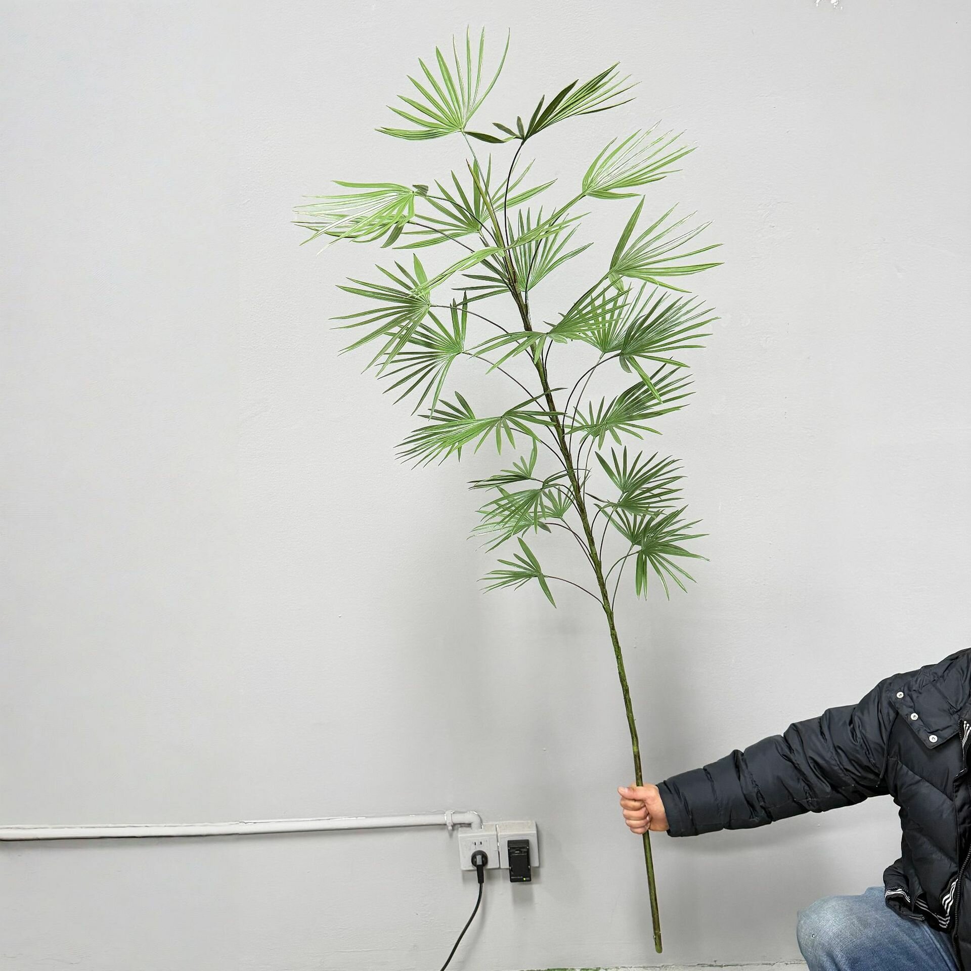 Искусственные растения: золотая горная пальма, бамбуковая пальма, веерная пальма, комнатные зеленые растения, декоративные напольные украшения, искусственные деревья.