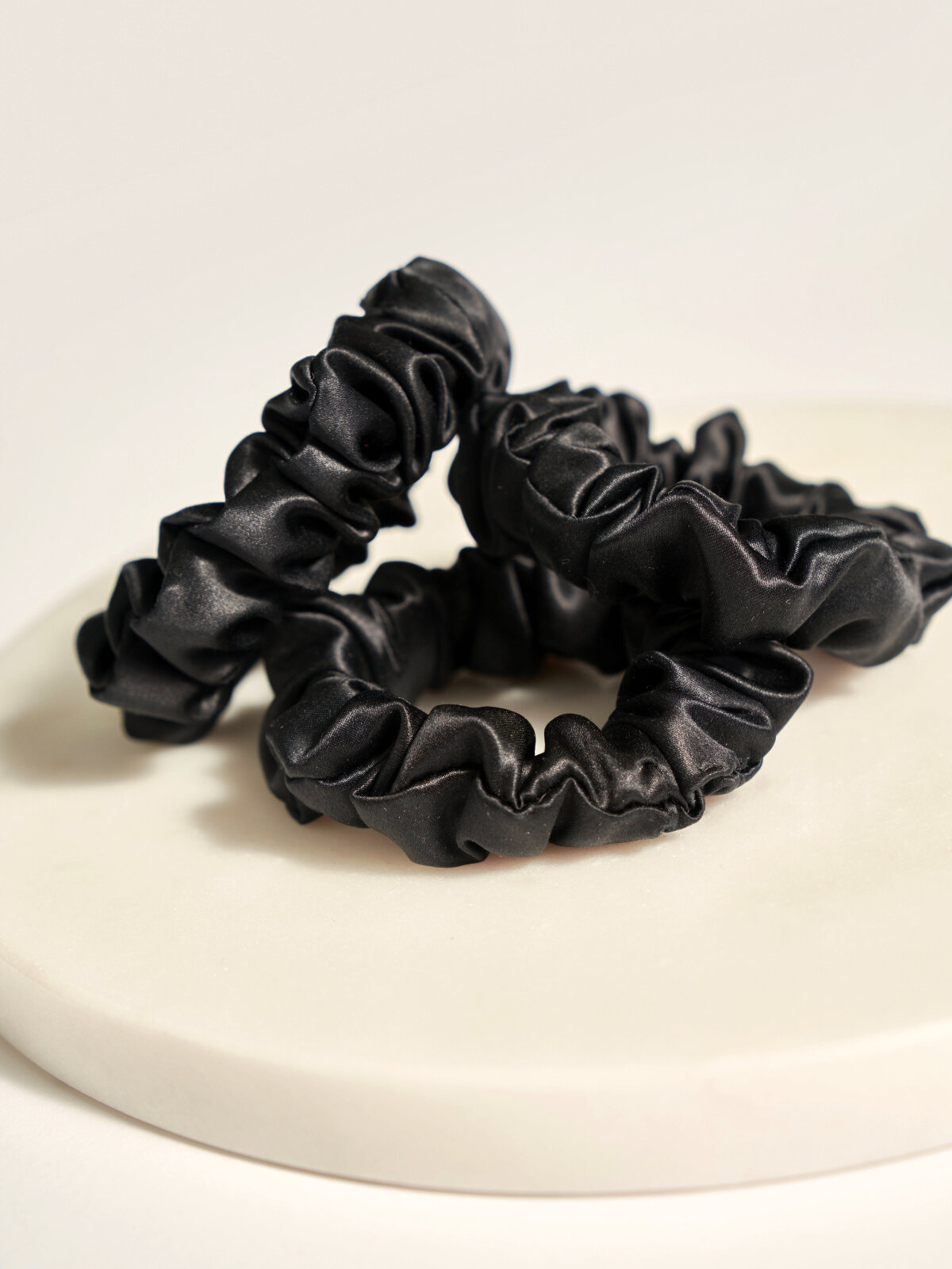 Шелковые резинки для волос средние Ayris Silk, цвет глубокий черный, набор 3 шт.