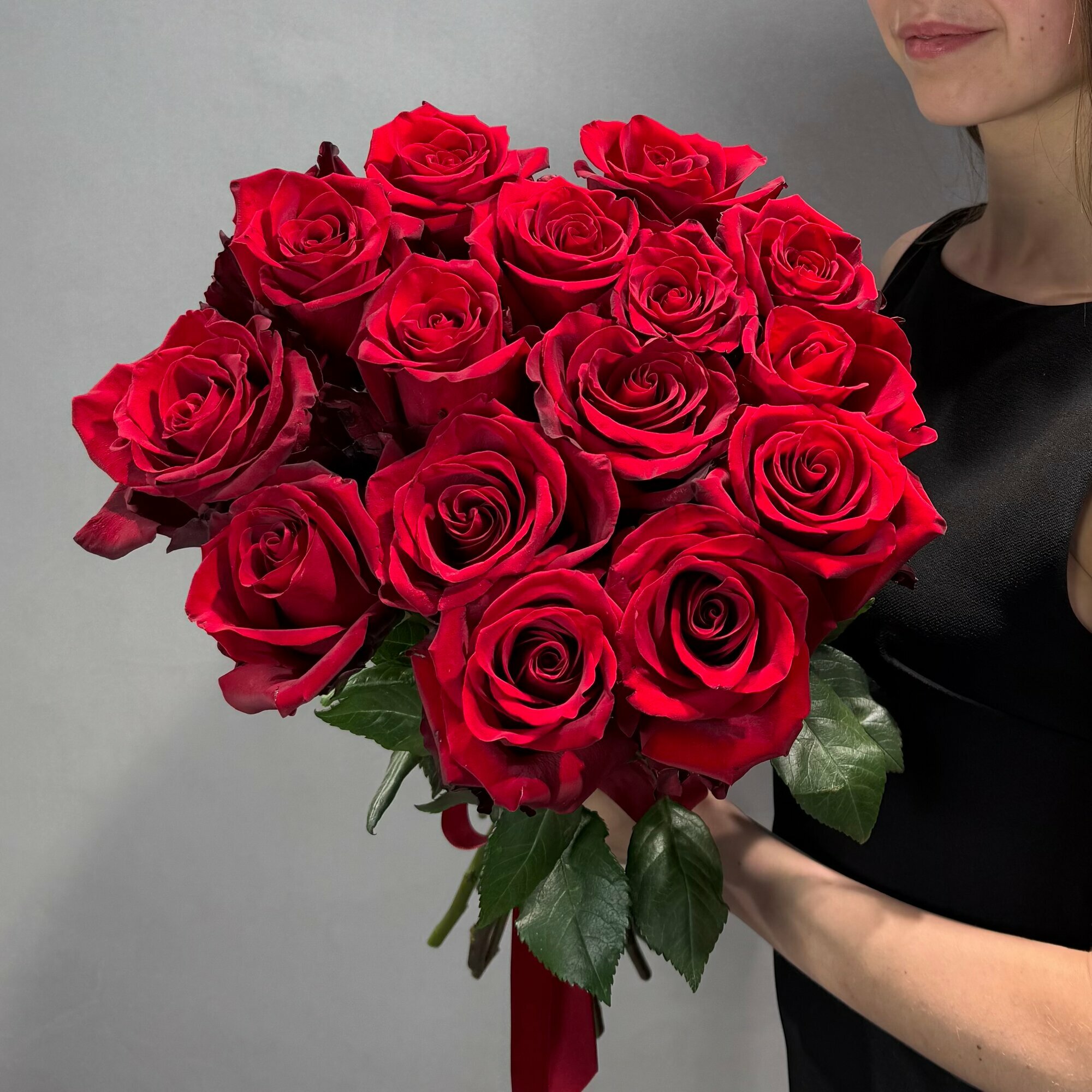 Букет Эксплорер, красные розы, 15 штук, без упаковки, под ленту