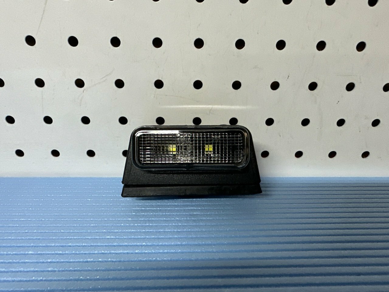 Фонарь габаритный крыши кабины Volvo FH4 FH5 Вольво ФШ4 ФШ5