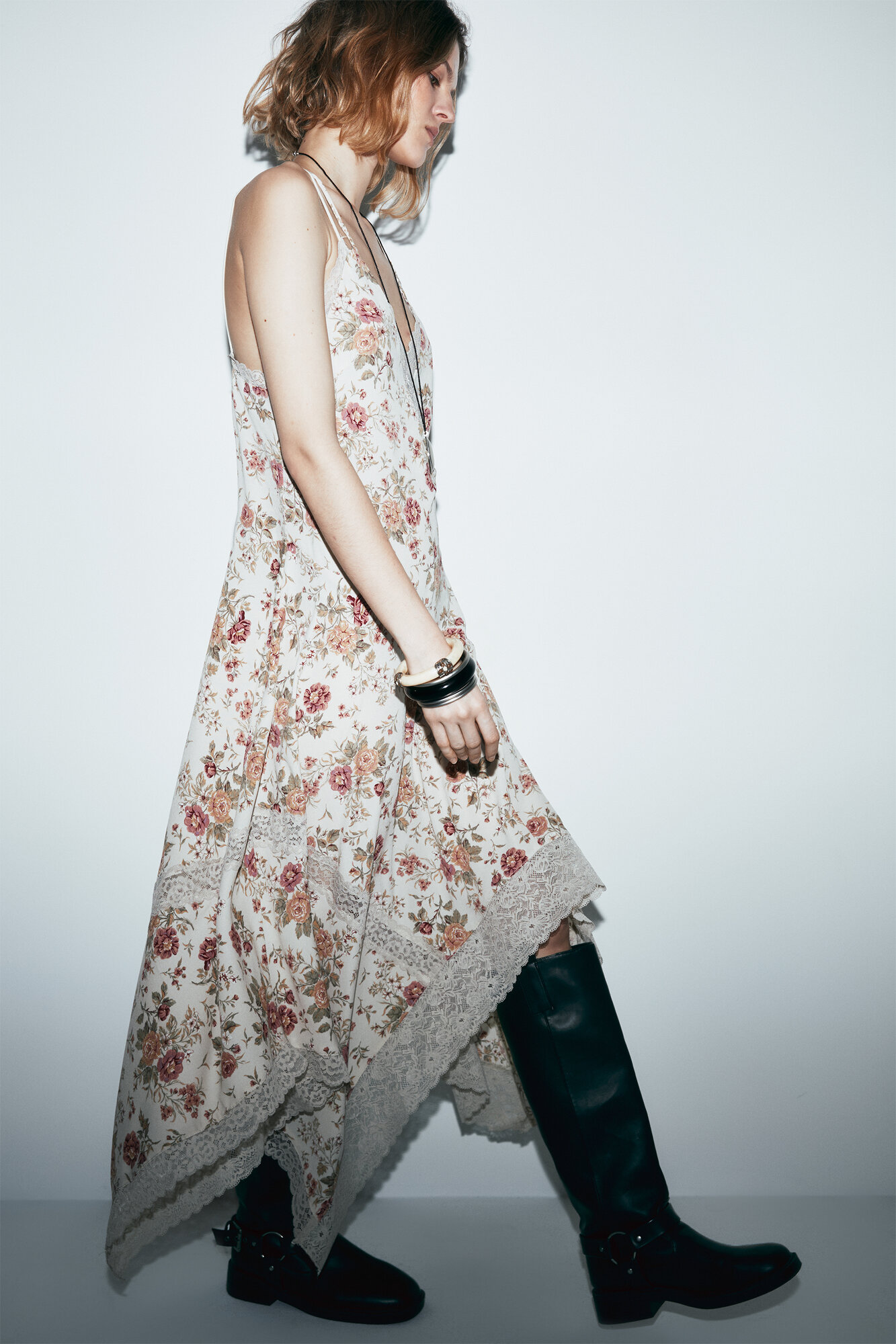 Платье асимметричное миди с принтом и кружевом