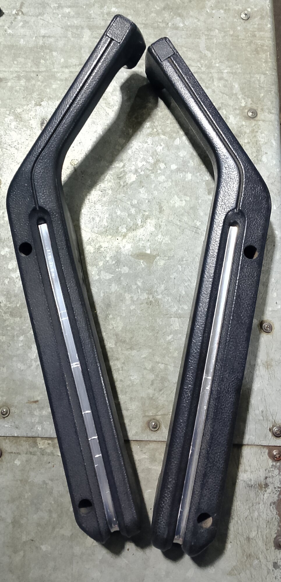 Комплект передних подлокотников для 2101-2107. Б/У