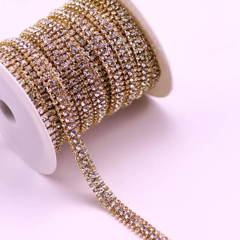 Цепочка со стразами 1 yard, цвет 06 Gold Base White