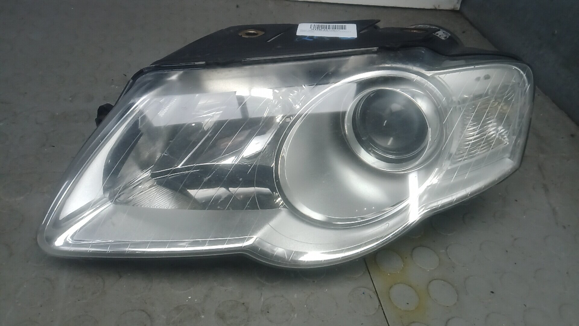 Фара левая VOLKSWAGEN PASSAT B6