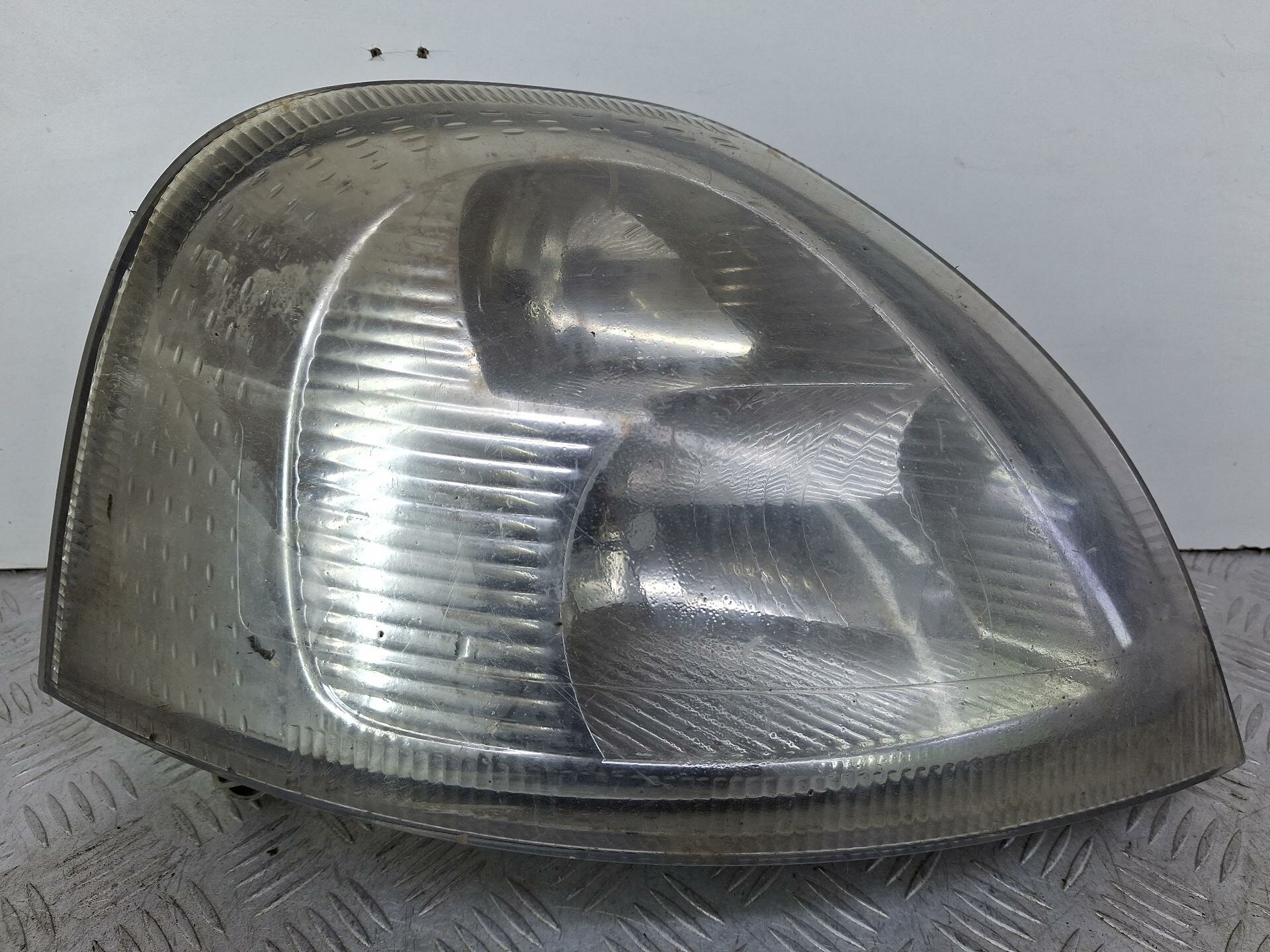 Фара правая Renault Master 2 (1998 - 2003) 8200163521