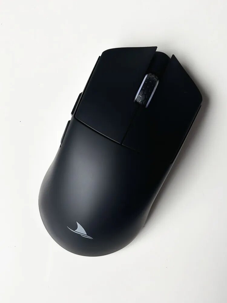 Darmoshark Игровая мышь беспроводная, черный, красный