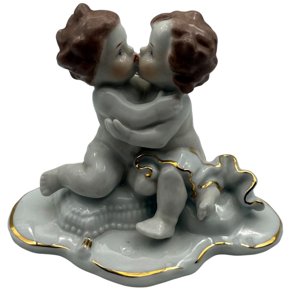Фарфоровая статуэтка "Поцелуй", 11 см, 1960-1970 гг, Neundorf, Германия