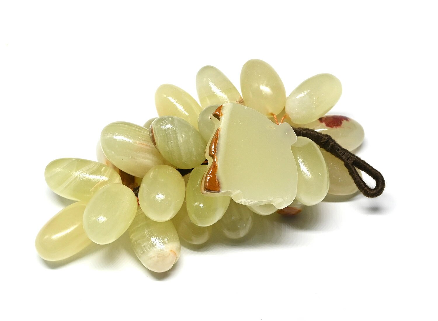 Виноград из камня оникс 25 ягод .