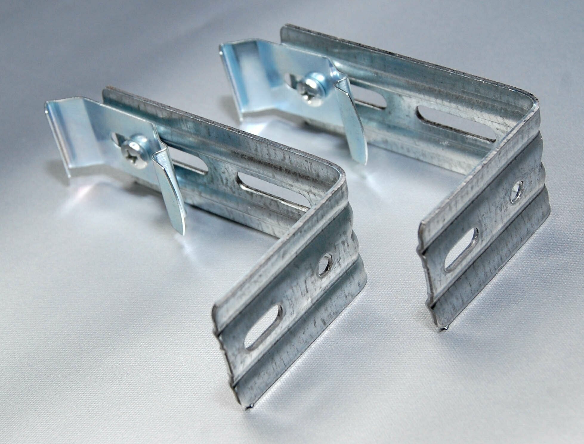 Кронштейн стеновой для вертикальных жалюзи.