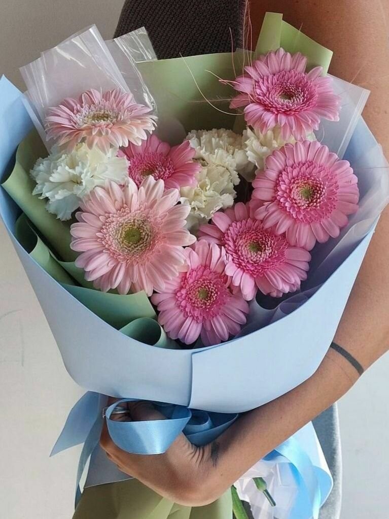 Цветы живые букет из герберы и гвоздики "Ванильный флирт" Flor2u