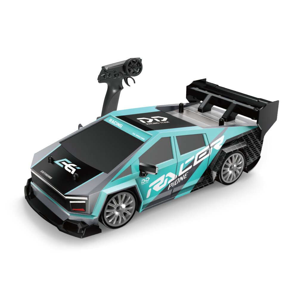 Радиоуправляемая дрифт-машина 2.4GHz масштаб 1:24 скорость 10-15 км/ч 4WD с передними огнями, нижними огнями, опорными огнями, сменными колесами, радиоуправлением, батарейкой, кабелем зарядки, 4 сменными дрифт-колесами, 4 дорожными блоками в подарочной