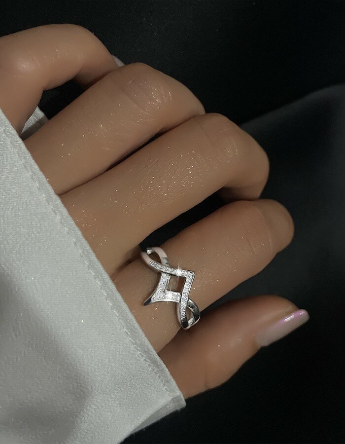 Кольцо переплетенное, циркон