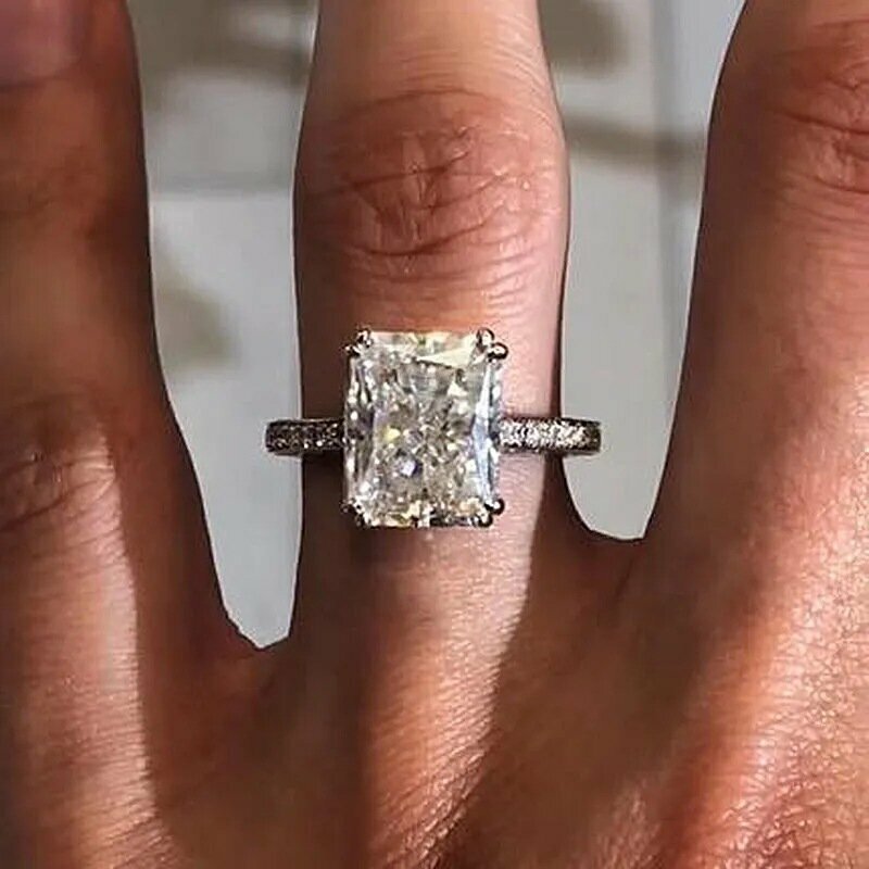 Кольцо помолвочное, циркон