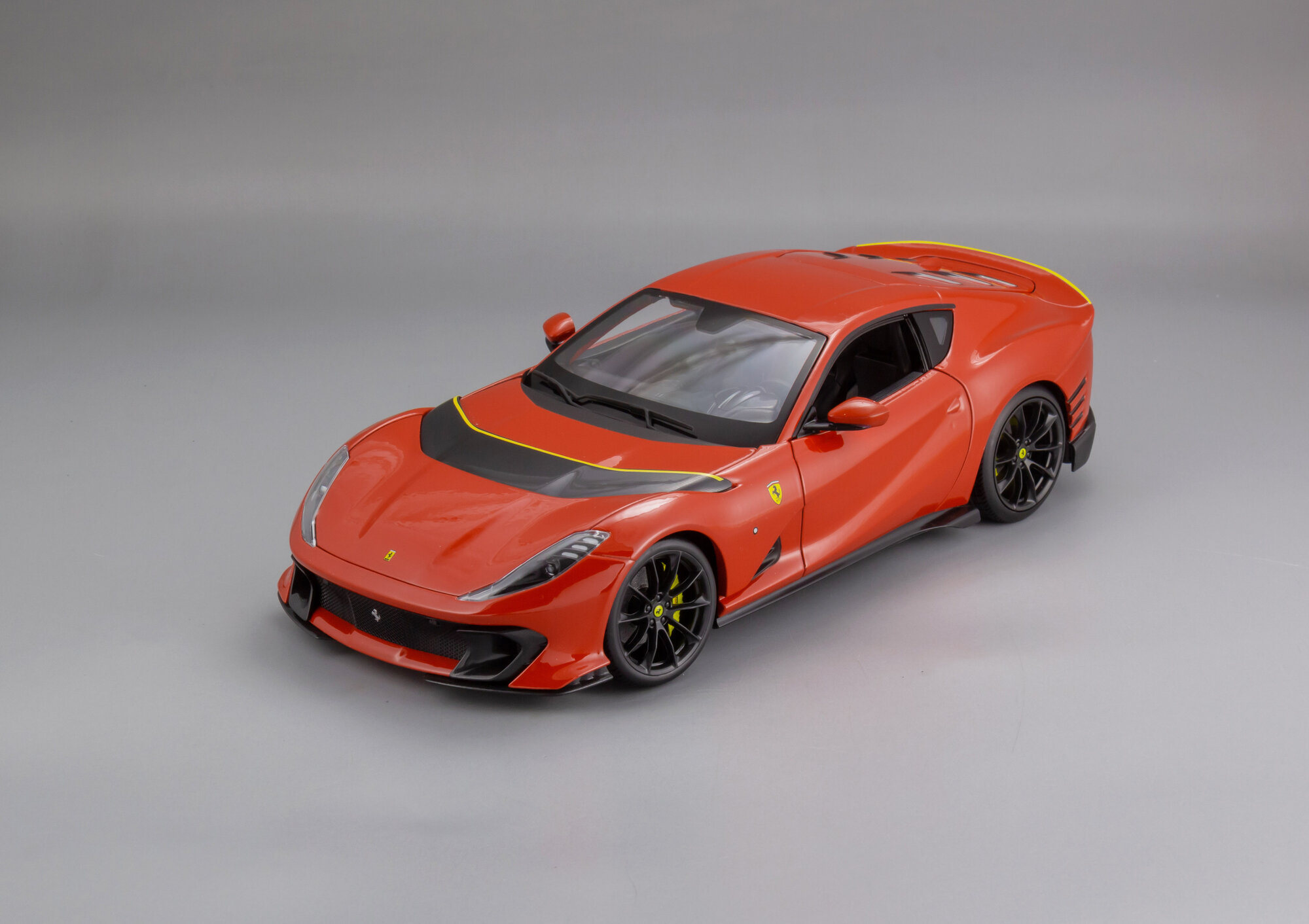 1:18 Ferrari 812 Competizione - 2021, Коллекционная масштабная модель от BBurago