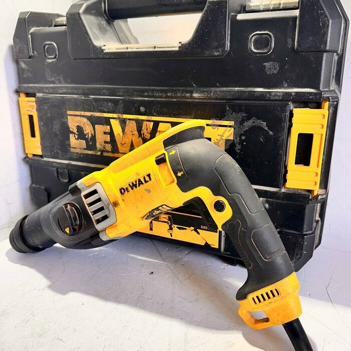 Перфоратор DeWALT D25143-ks