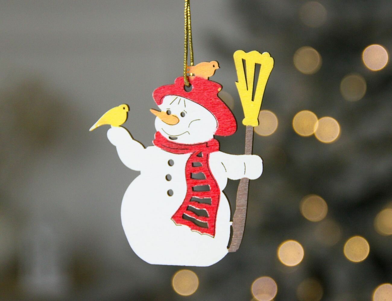 Ёлочная игрушка снеговичок С птичками, дерево, 6 см, Breitner 53-1107M
