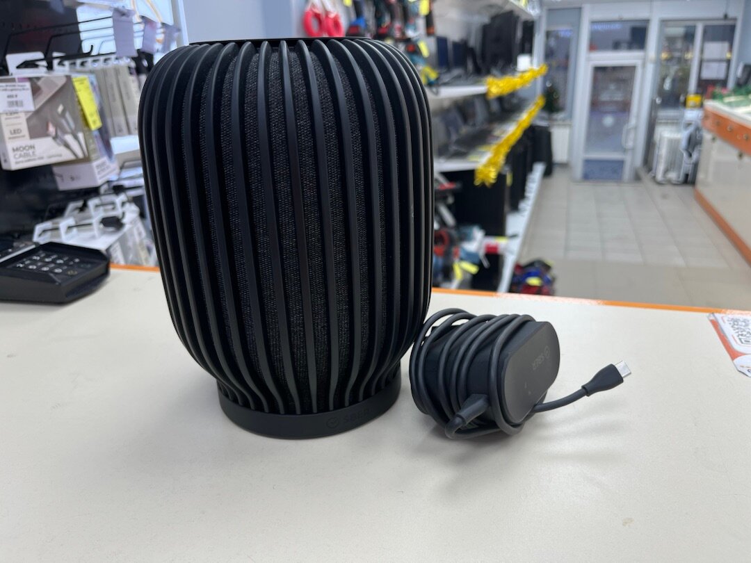 Умная колонка SberBoom, черная материя. Портативная музыкальная станция Сбер Бум с виртуальным ассистентом Салют и искусственным интеллектом GigaChat