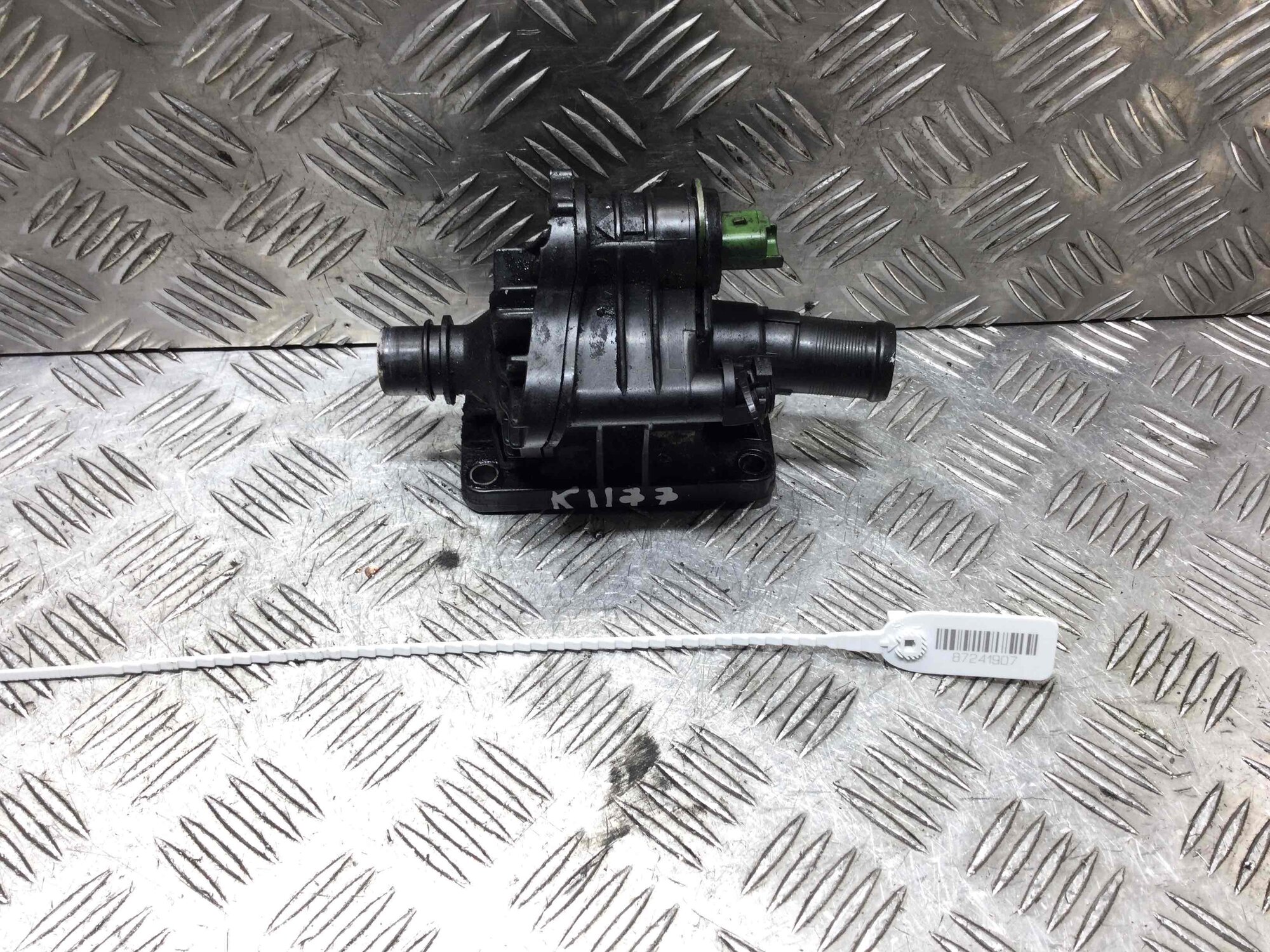 Б/У Корпус термостата Ford C-MAX 1 поколение (2003-2007) 2006 г.