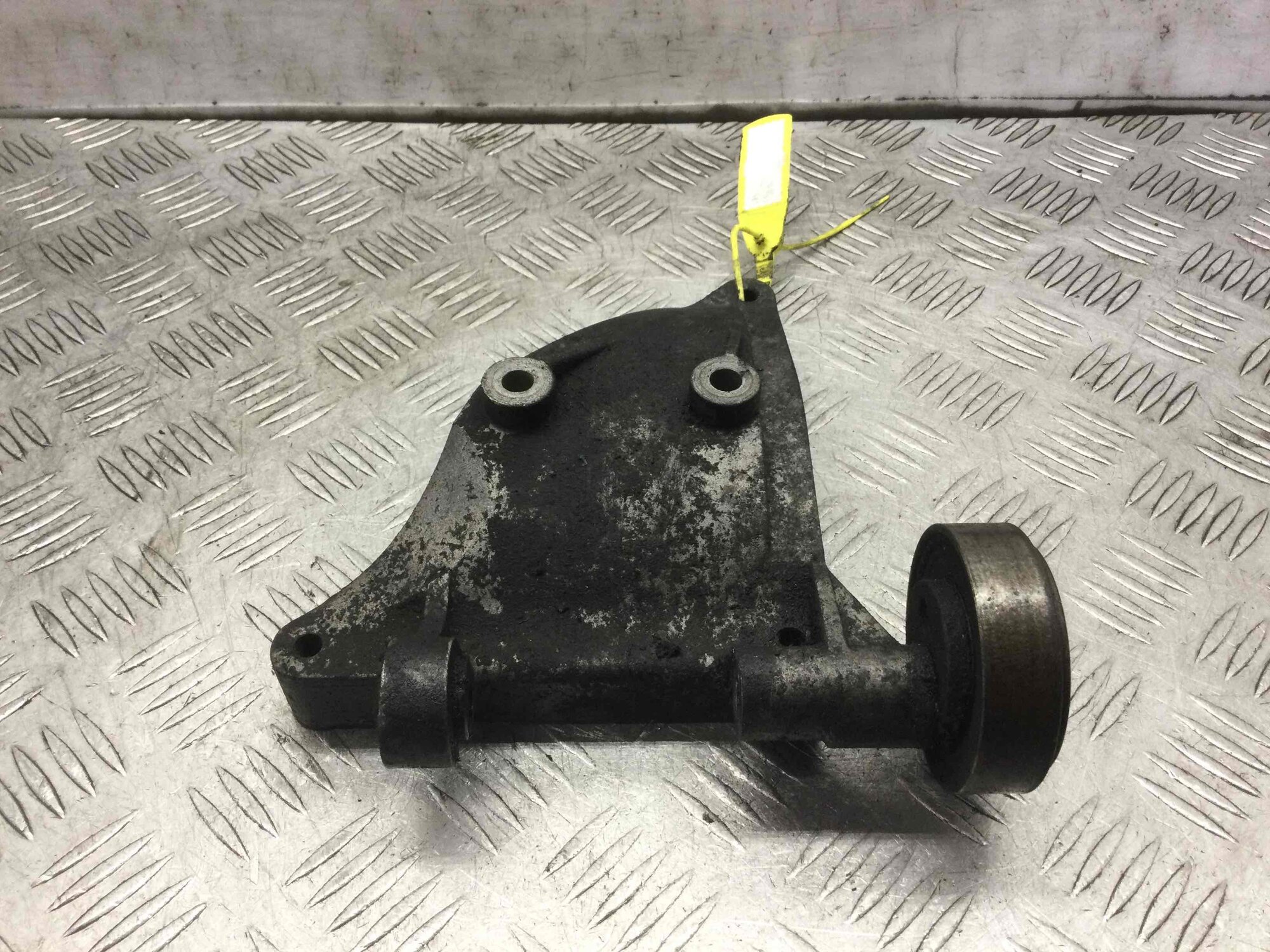 Б/У Кронштейн компрессора кондиционера Audi A4 B6 (2000-2005) 2003 г.