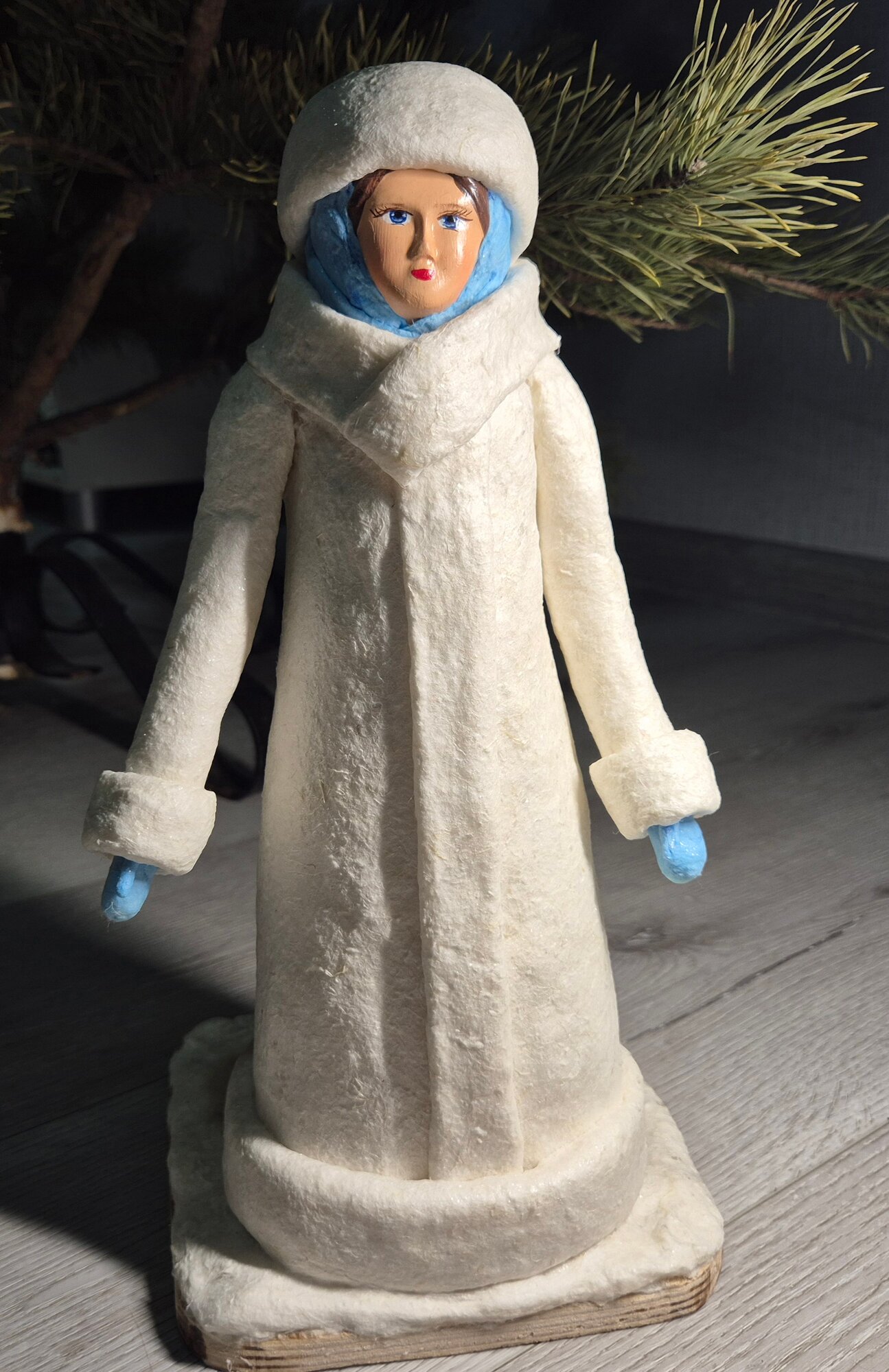 Большая снегурочка из льняной ваты