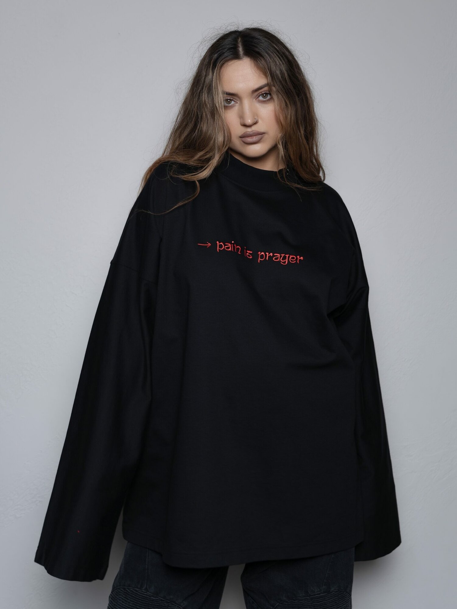 Лонгслив "Pain is prayer"