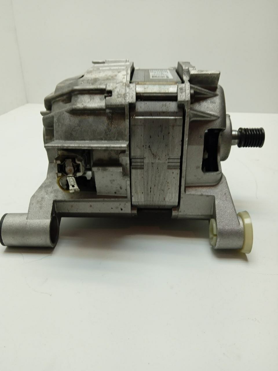 WLG20240OE кт2 Двигатель для стиральной машины Bosch Siemens б/у 6 контактов