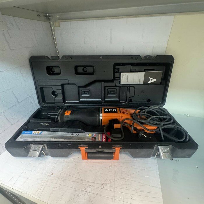 Сабельная пила AEG US 1300 XE