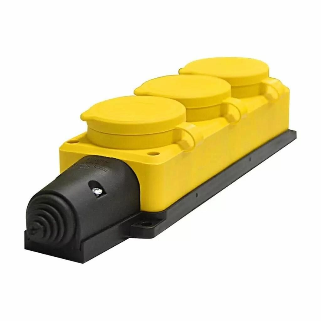 Розеточная колодка Universal 3 гнезда, с заземлением, 16 А, 250 В, с заглушкой, однофазная, IP44, каучук, желтая