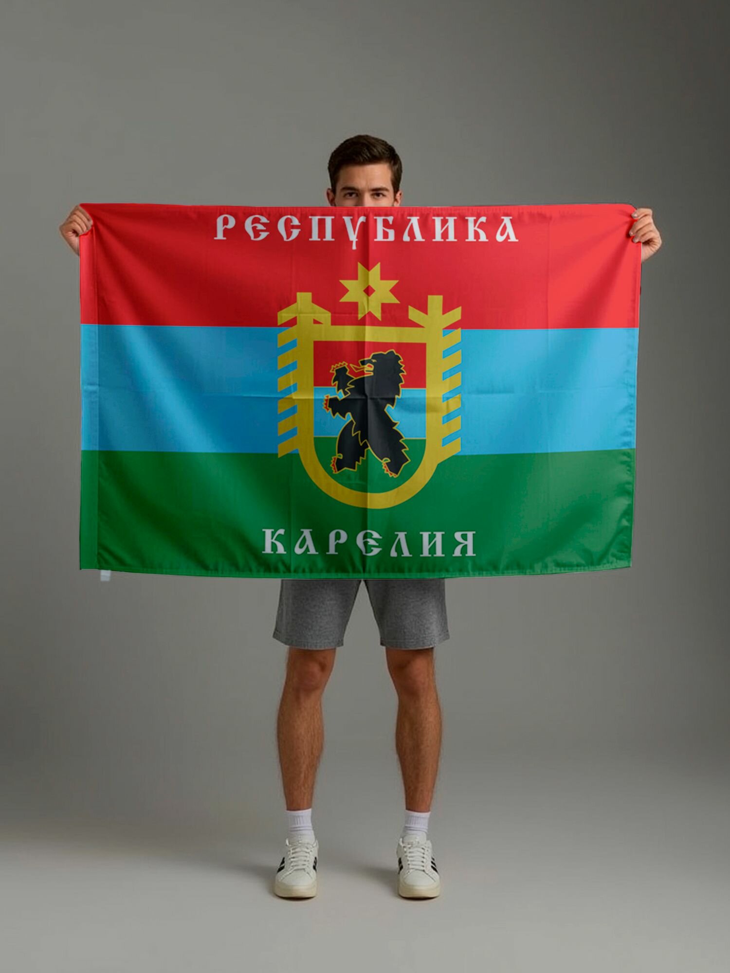 Флаг Карелии с гербом и надписью, 90х135 см на шёлке для ручного древка