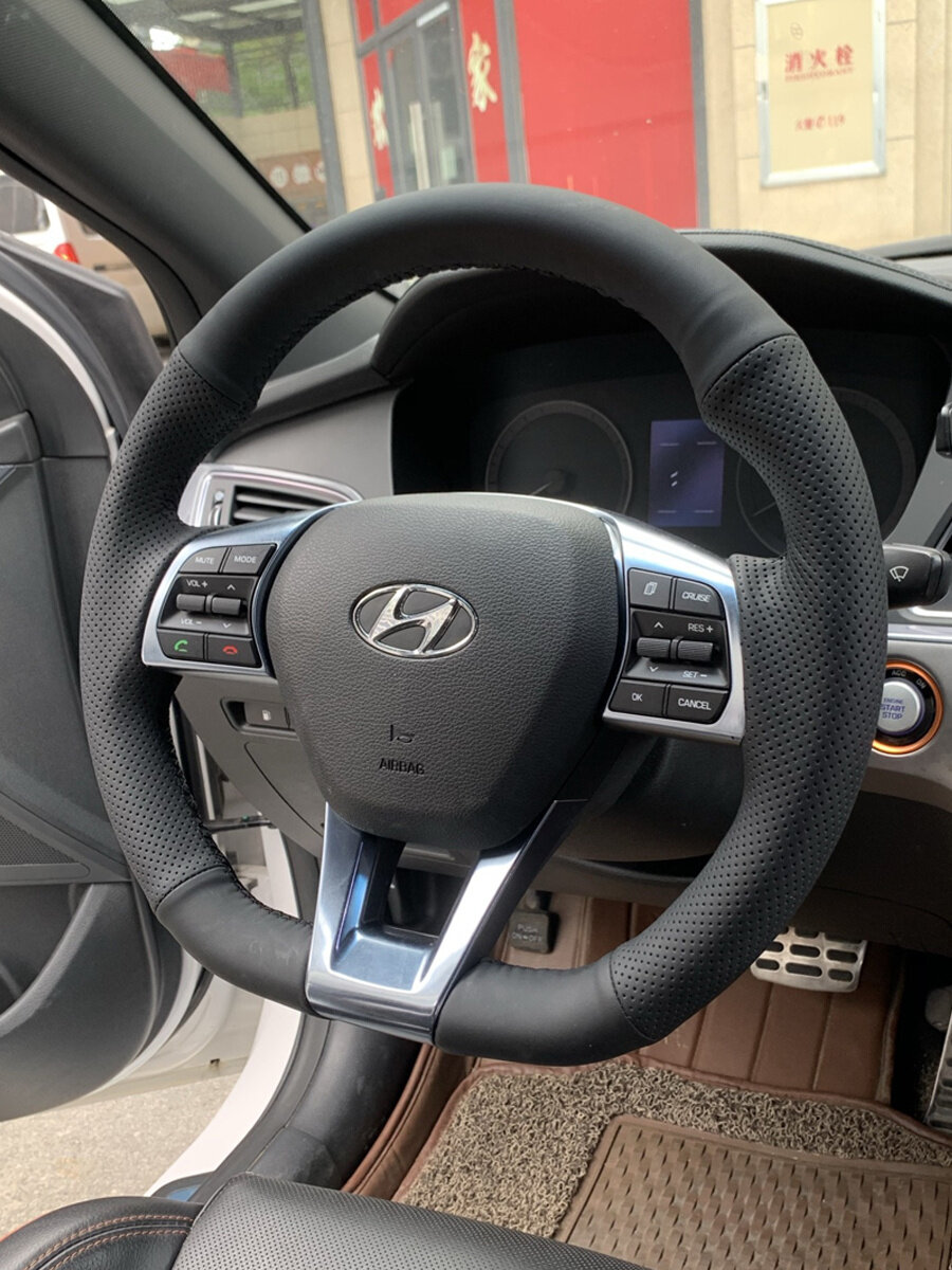 Перфорированный красный чехол для руля Hyundai Genesis 2019-2022 ручной работы