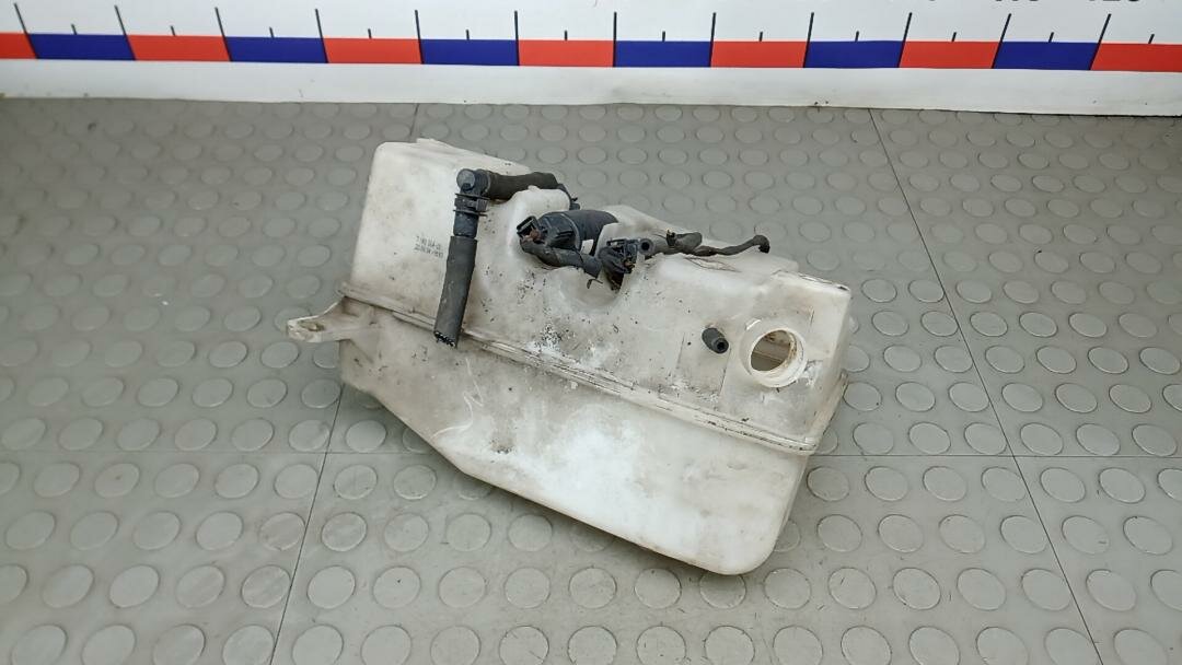 Бачок омывателя BMW 7 E65/E66/E67 2004
