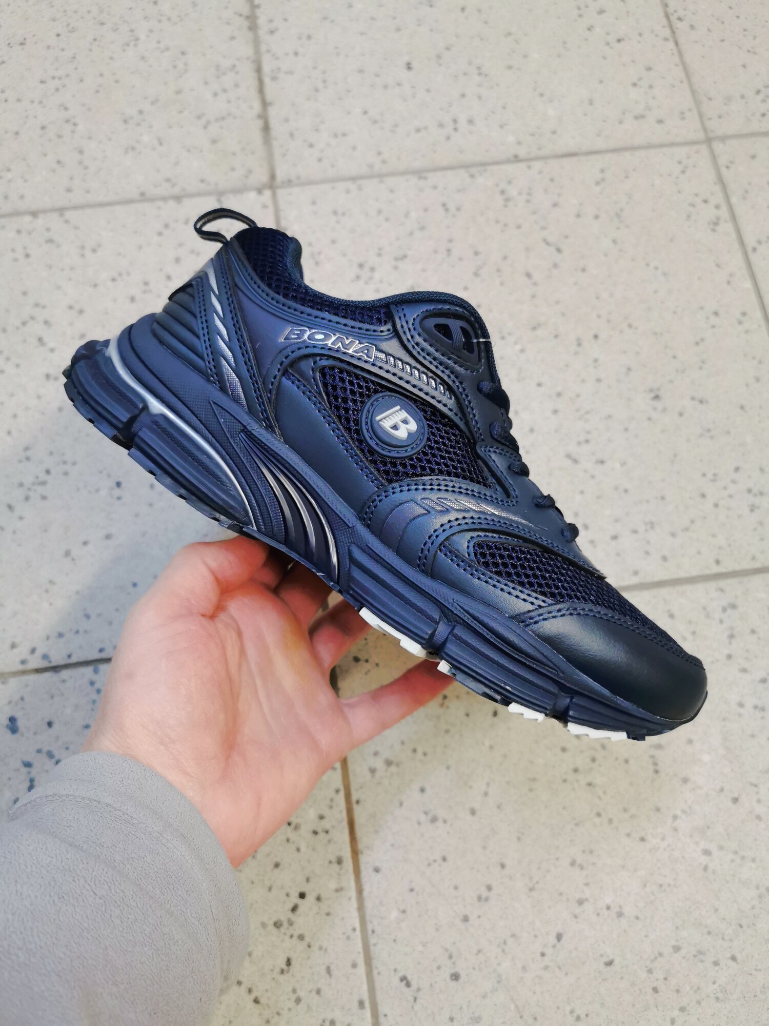 Кроссовки Bona