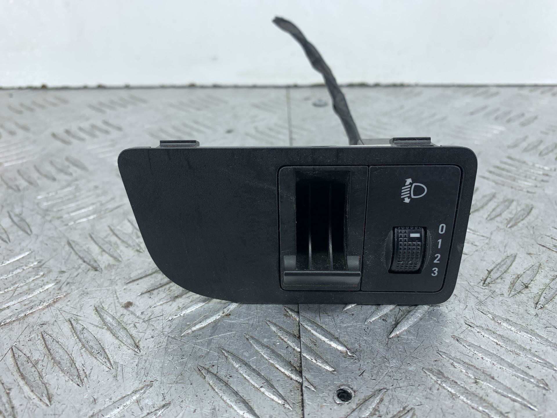 Кнопка корректора фар Chevrolet Spark M300 2012