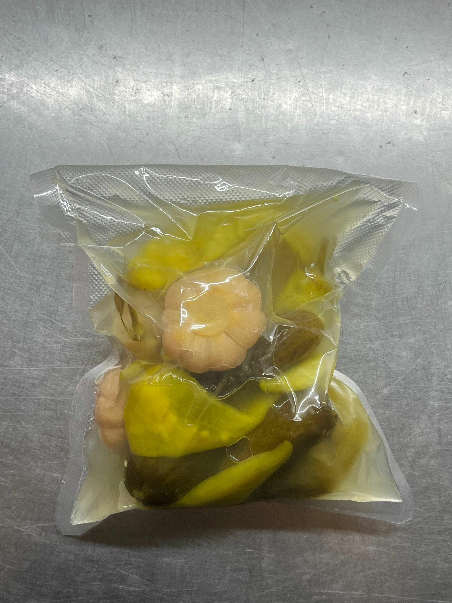 Ассорти солений 500г (чеснок, перец, огурцы, помидоры)