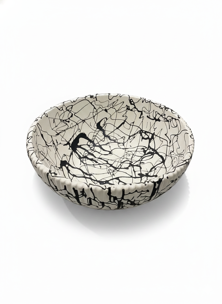 Блюдо декоративное интерьерное большое handmade лофт из архитектурного бетона, с абстрактным черно-белым принтом, 25 см.