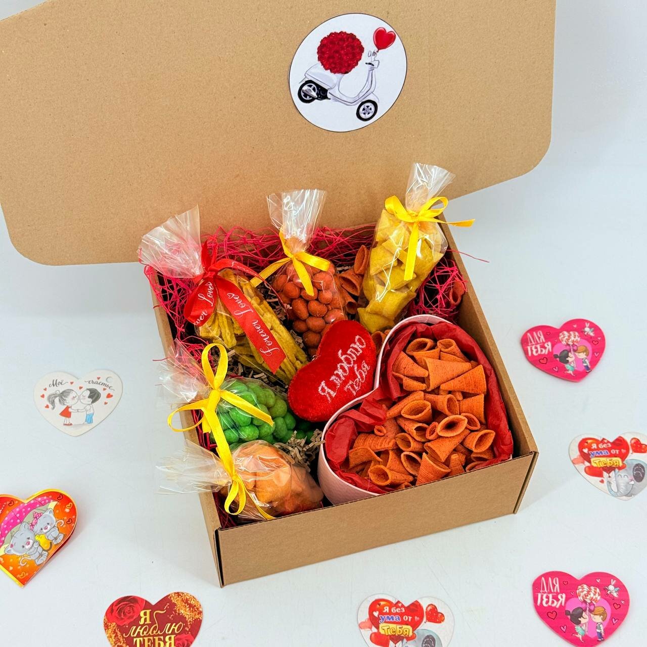 Подарочный набор снеков, орехов. Пивной набор из закусок. Подарок на 14 февраля