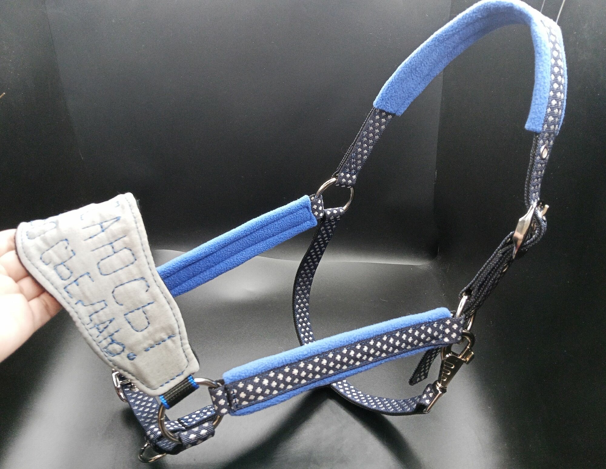 Недоуздок на флисе с надписью ( Я не кусаюсь! Я заживо съедаю) X-Full