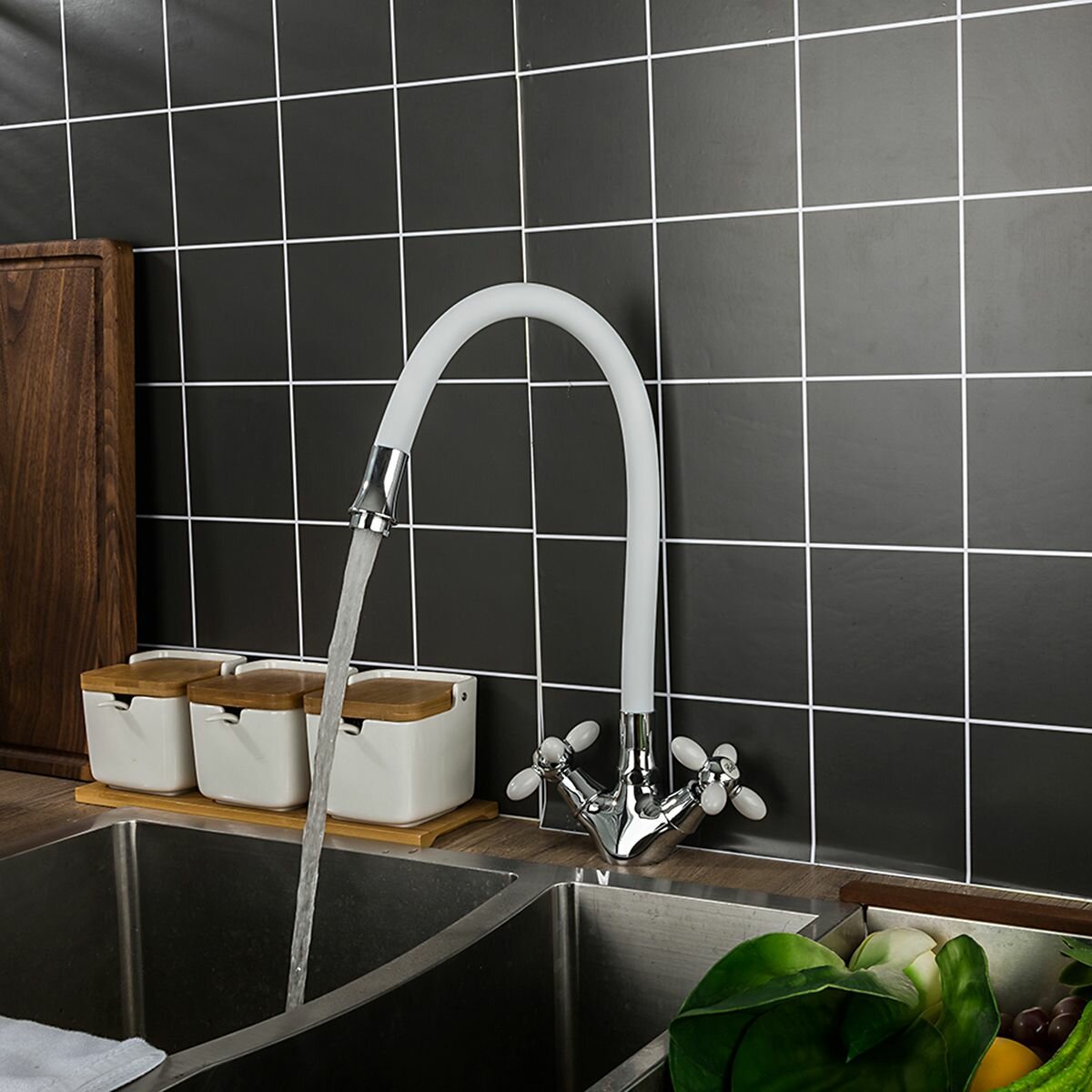 Смеситель для кухни с гибким изливом шлангом Frud R44127-7