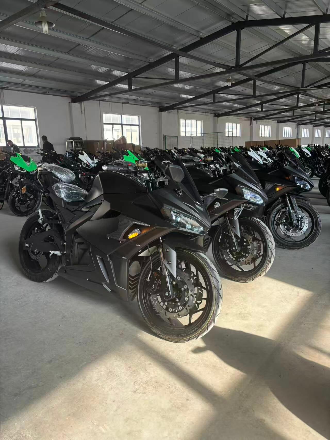 Электромотоцикл спортбайк Ducati Panigale 8000W, 72V/160AH цепной привод