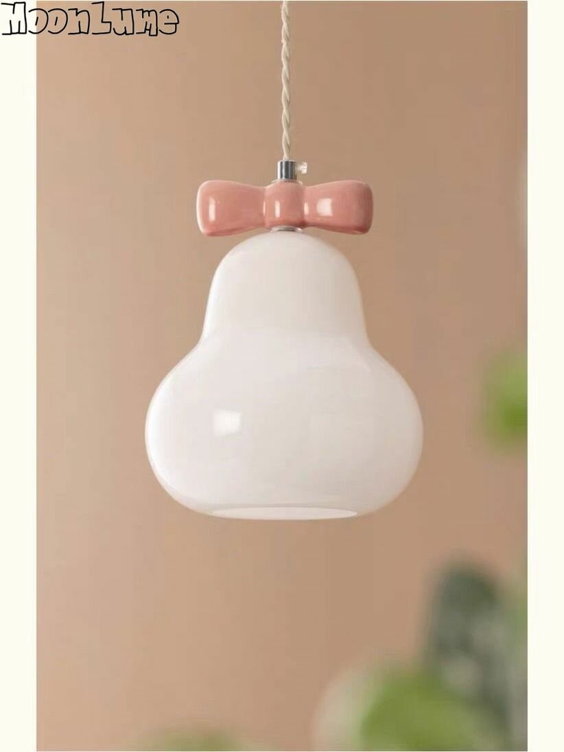 Маленькая люстра из французского стекла с бантом из сиднейского стекла