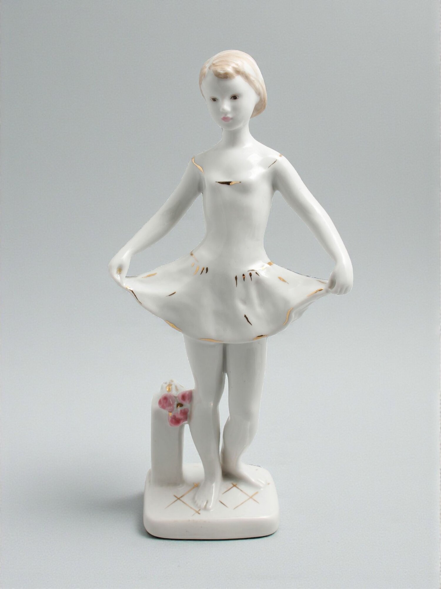 Антикварная статуэтка "Юная балерина", скульптор С. Б. Велихова, фарфор, роспись, позолота, ЛФЗ, 1950-60 гг.