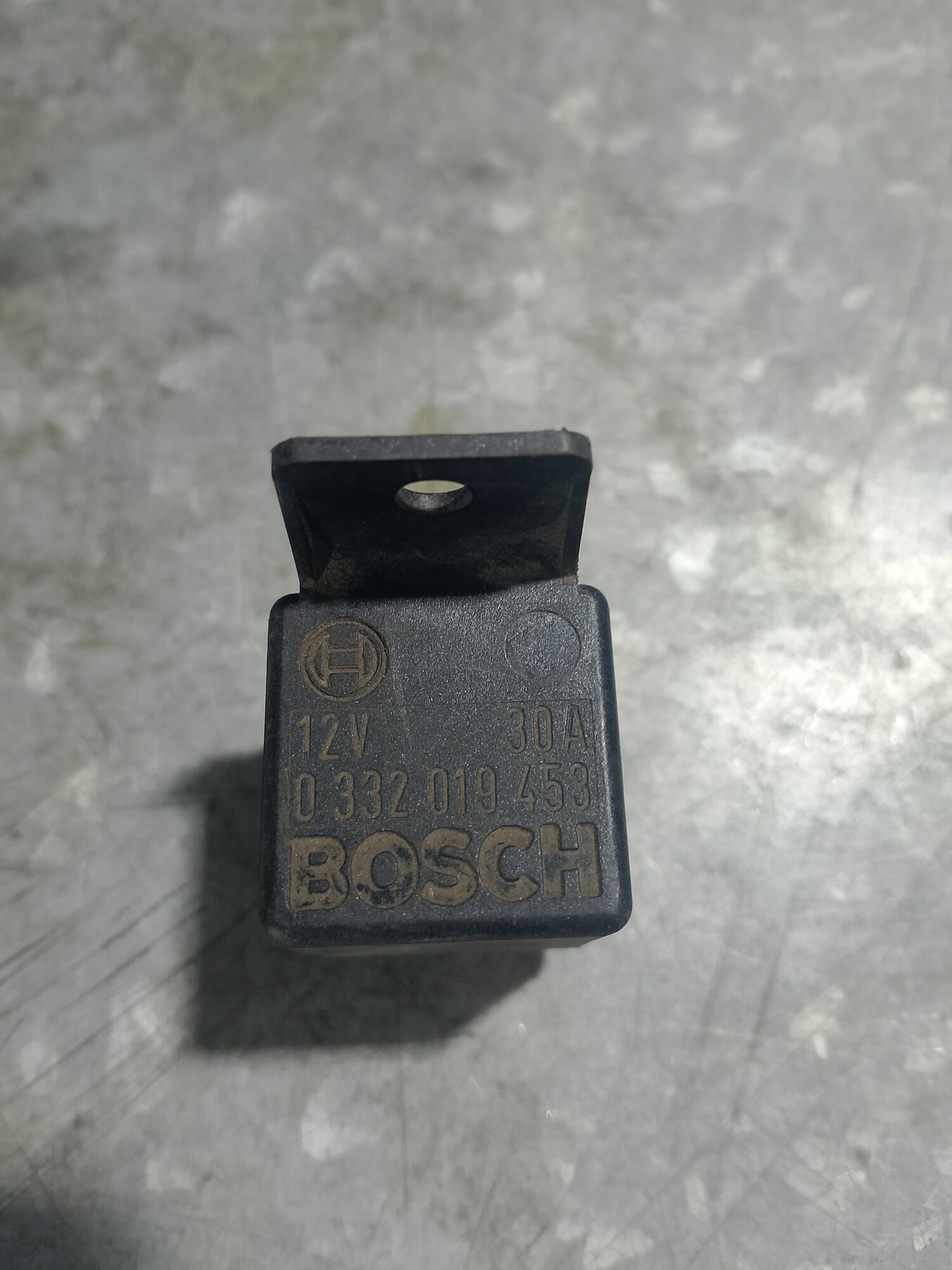 Реле 4-х контактное 12в, 30А. Bosch 0 332 019 453.Б/У